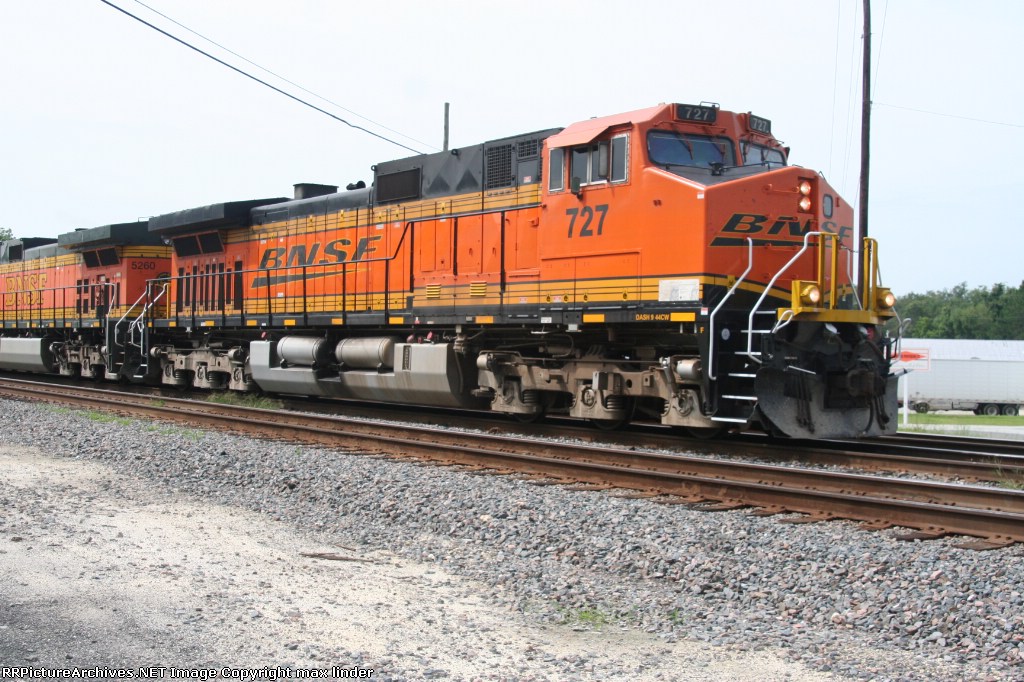 BNSF 727